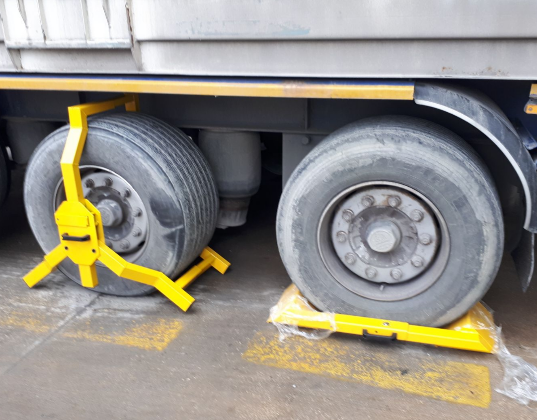 BUS WHEEL CALMP - Wheel Lock Camp